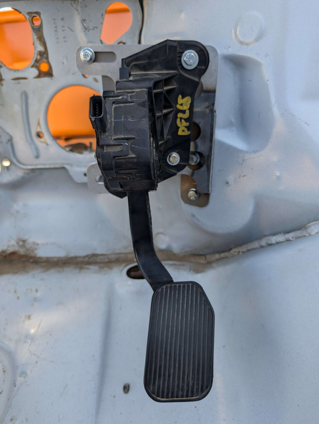 FFG 1992-96 Coyote Accelerator Pedal Mount